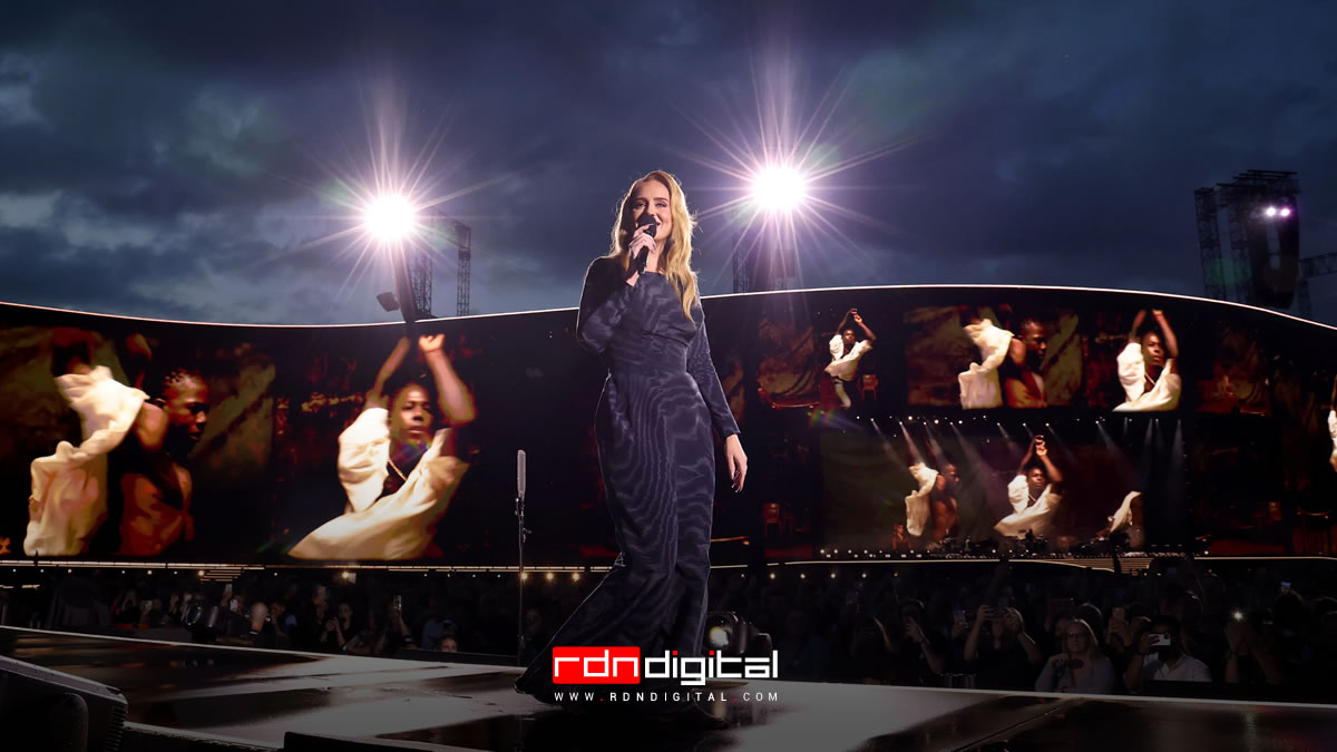 [Adele sorprende en concierto: Fan venezolano emociona al público con ...
